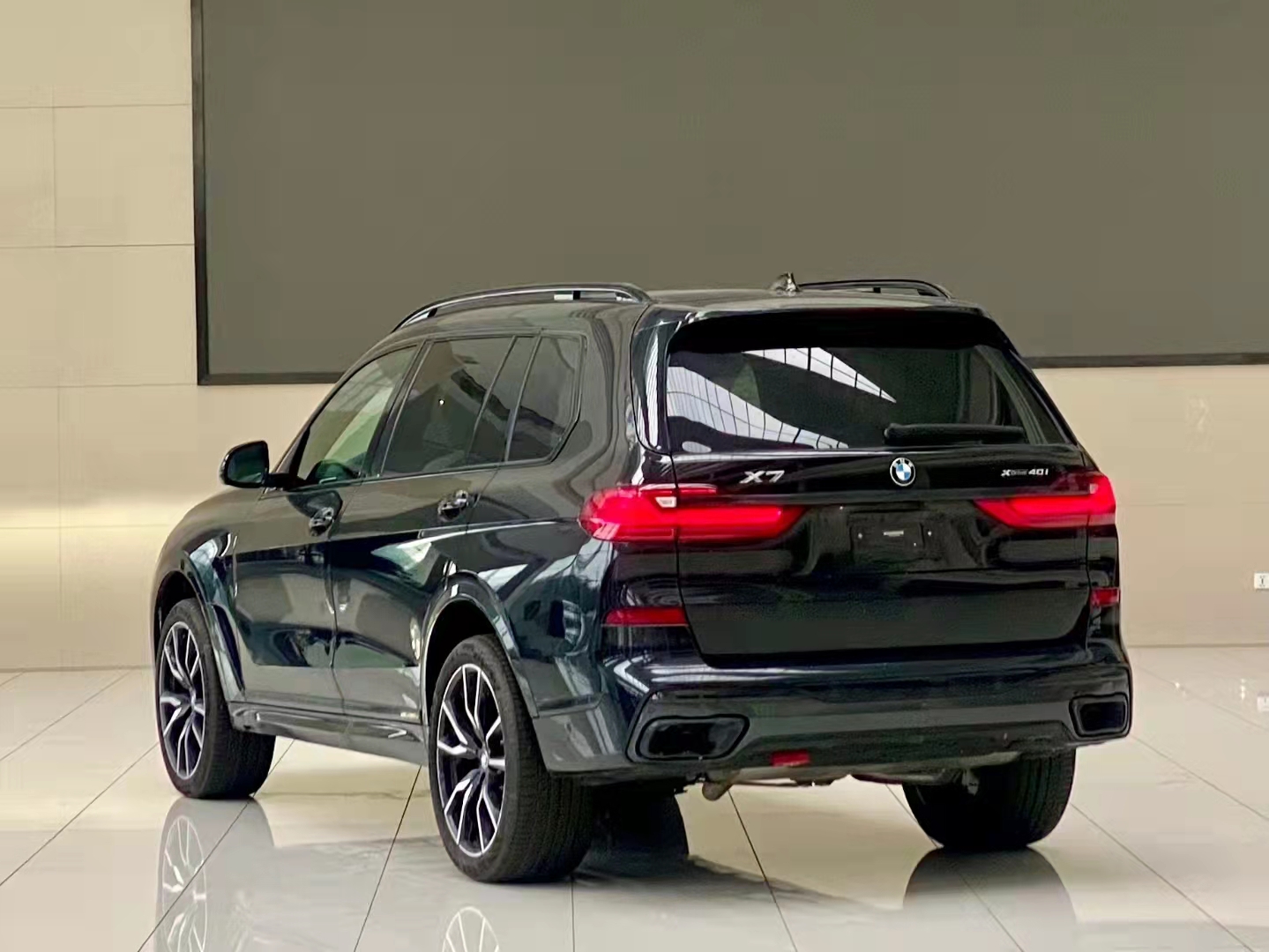 21款加拿大版宝马X7M大豪华 特别定制 解读_易车