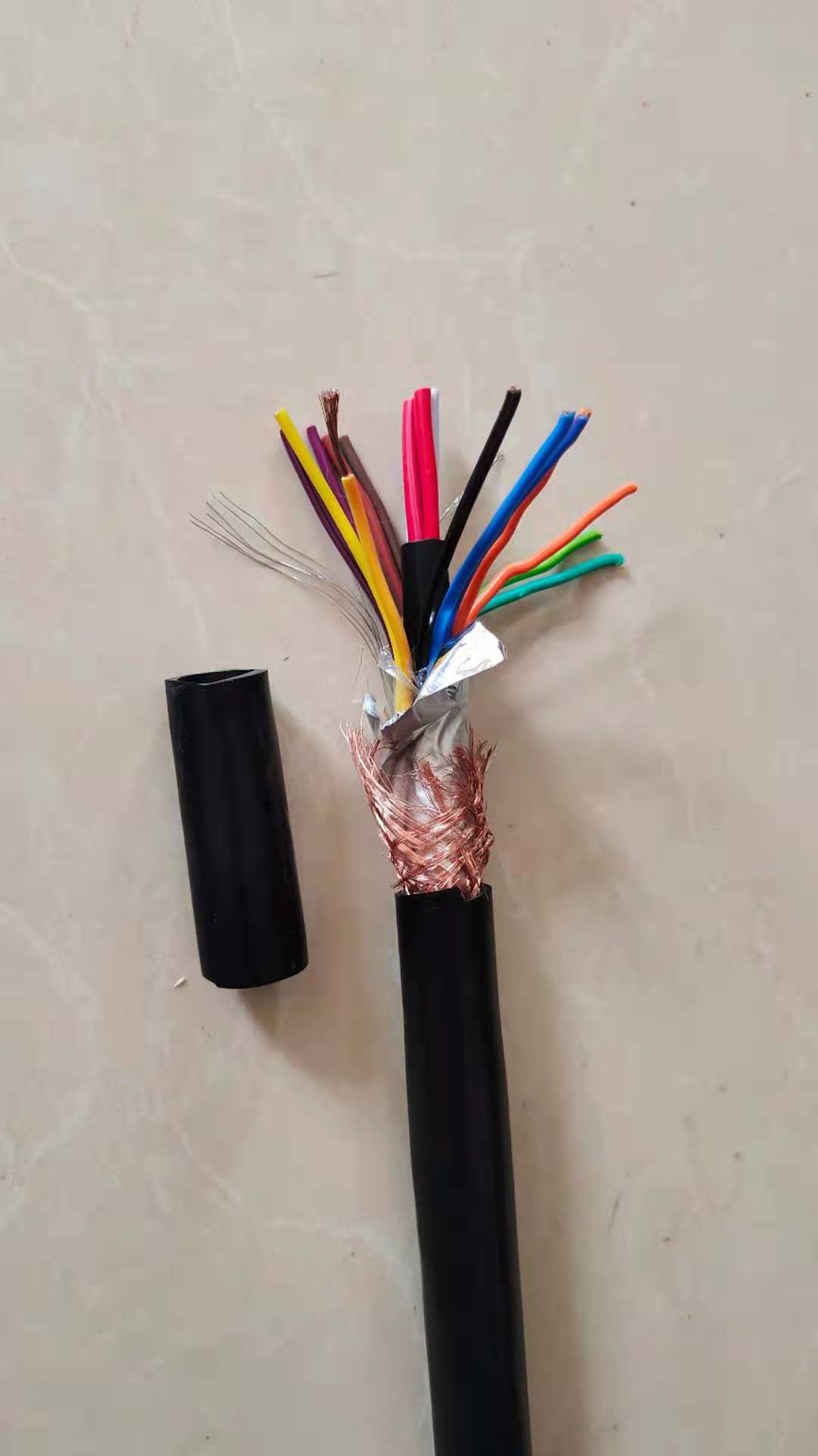 矿用屏蔽橡套电缆MYP3*10+1*6-660/1140v 视频-搜了网