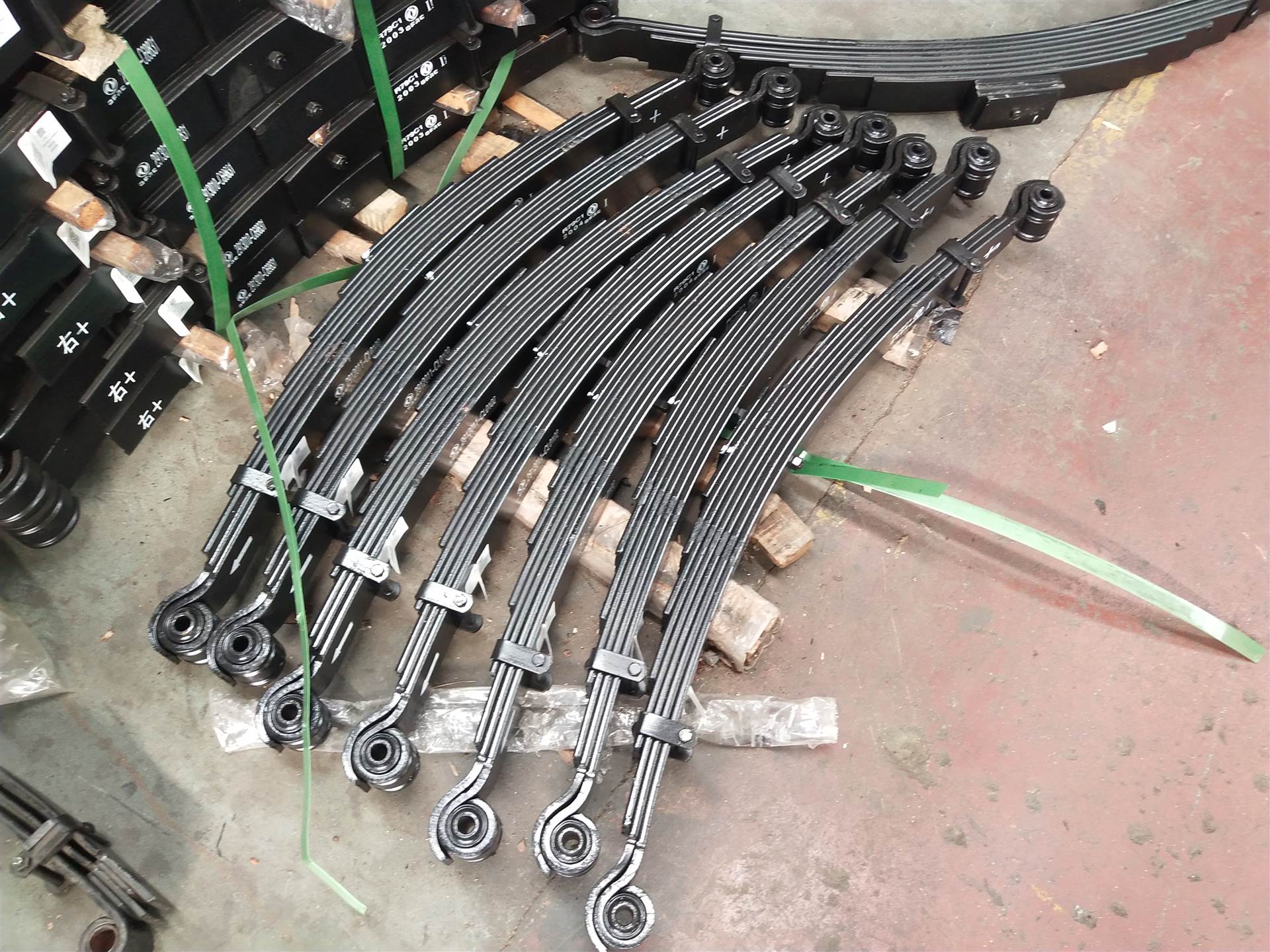 供应东风多利卡D6前钢板总成D5D6D7D8D9D12前钢板弹簧总成_供应东风多利卡D6前钢_襄阳君雷汽车配件有限公司经营部